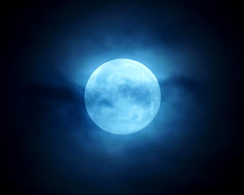 Blue agate moon - a poem by Andrew Lawson - All Poetry