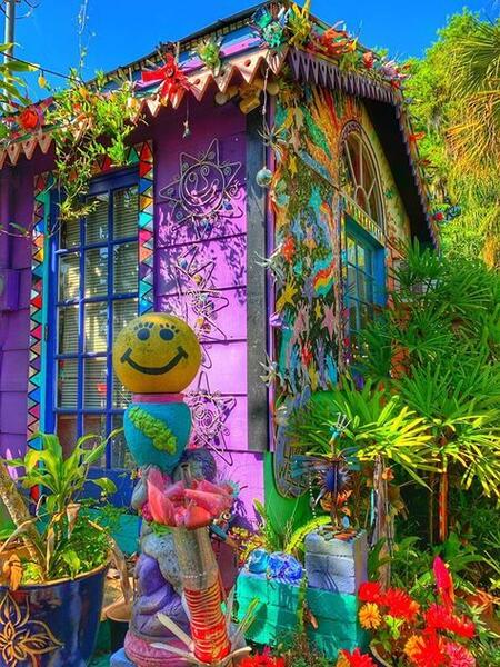 Rina-A-Mor-And's Snazzy Jazzy Glitzy Ritzy House - a poem by ...