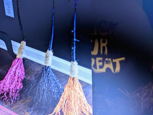 The witch's broom. - a poem by Laura Sanders. - All Poetry