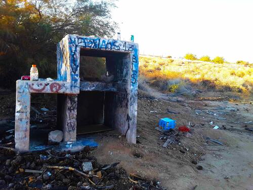 Desert dry bar -- haiku - a poem by kareneisenlord Klge - All Poetry