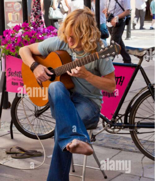 Busker - a poem by Masog - All Poetry