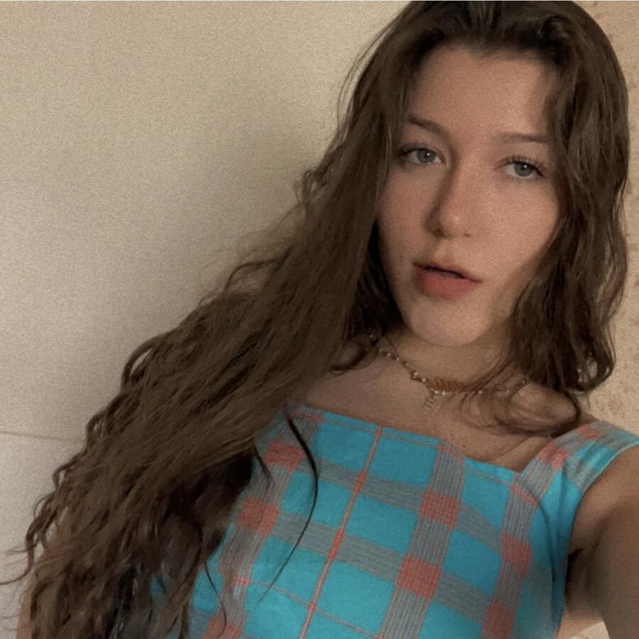 Cars drive into the cornfield - a poem by Inadiastavares - All Poetry