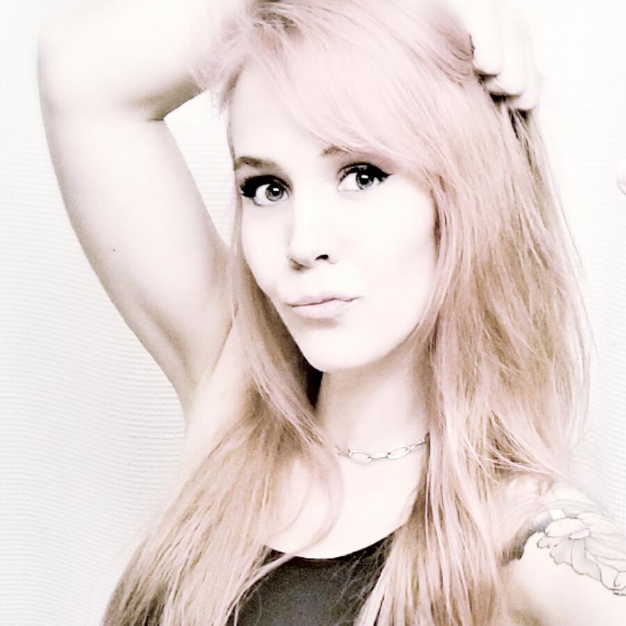 Elle Bee Writer - poet at allpoetry